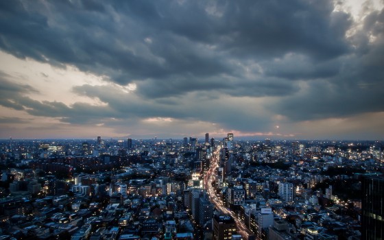 Fondos de Pantalla Ciudad Con Edificios de Gran Altura Bajo Nubes ...
