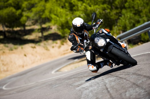 Kostenlose Hintergrundbilder Mann im Schwarzen Und Weißen Motorradanzug ...